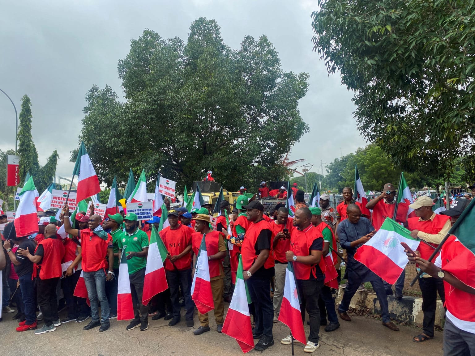 Nigeria's labour unions suspend indefinite strike - CNBC Africa Nigeria's labour unions suspend indefinite strike - CNBC Africa