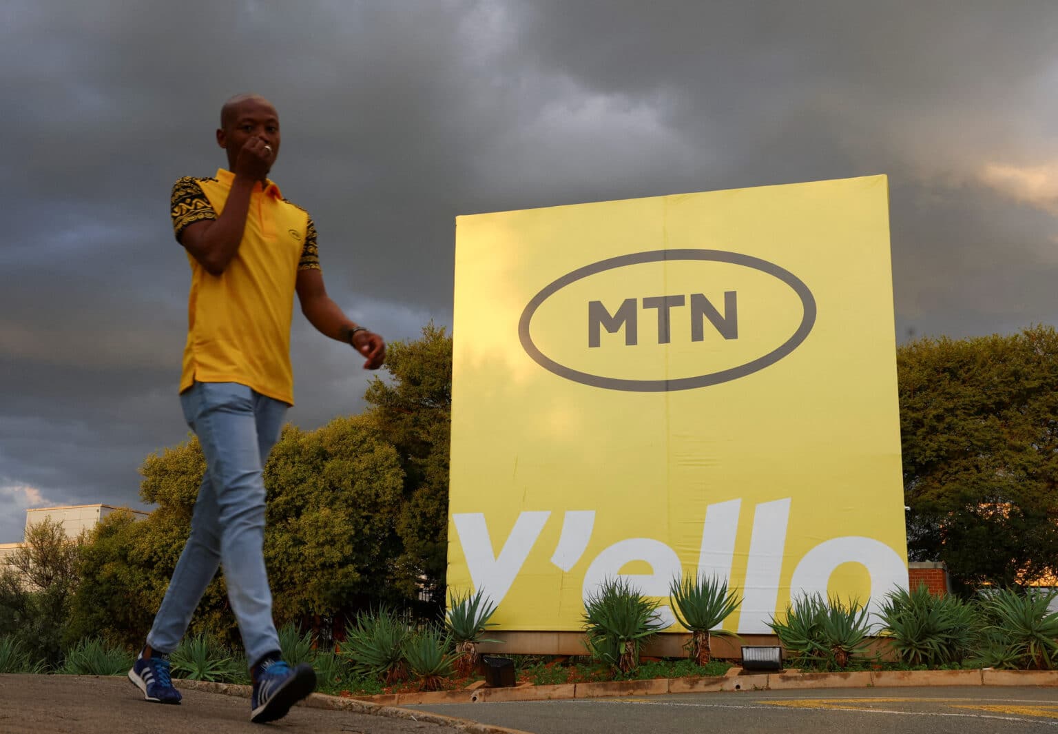 South Africa's MTN annual profit slumps as Nigeria currency devaluation ...