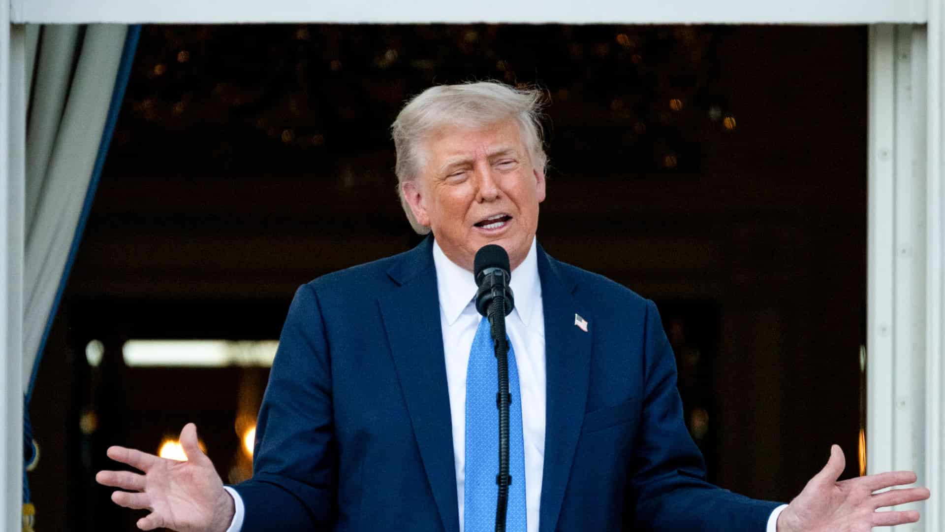 Trump reinstates US travel ban, bars citizens of 12 countries - CNBC Africa
