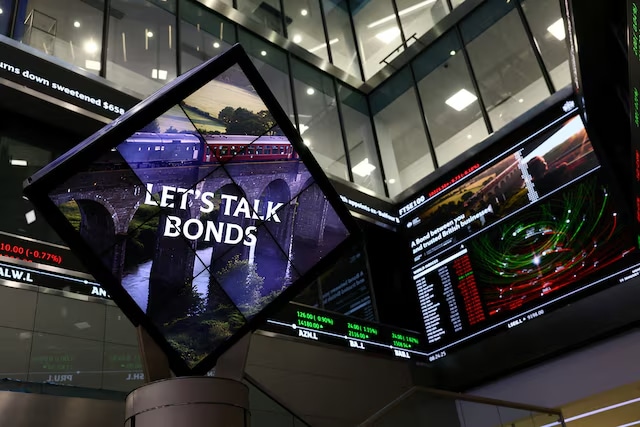 London's FTSE 100 falls as healthcare, bank stocks decline - CNBC Africa